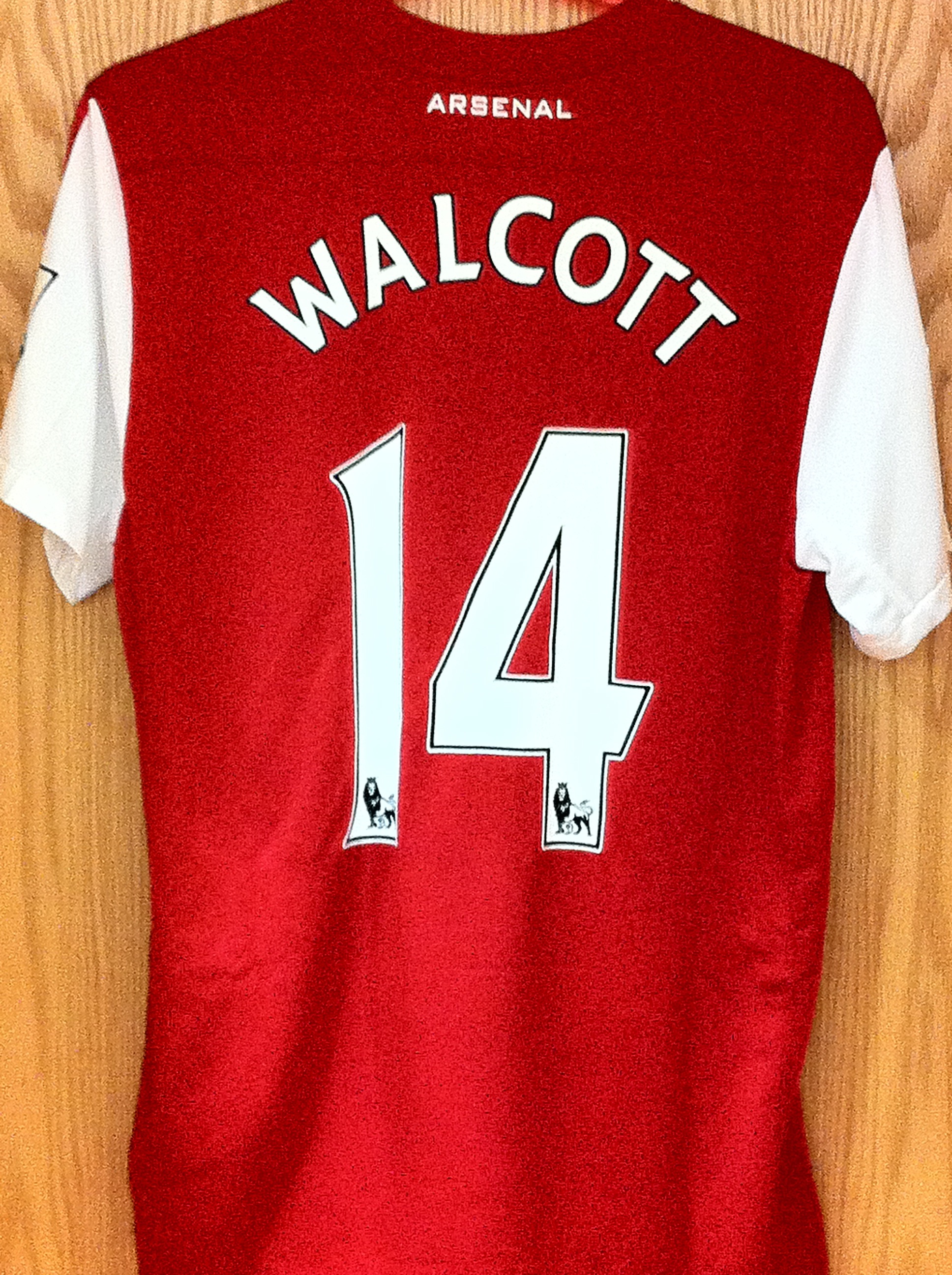 Walcott Signs New Arsenal Contract - Soccer Tickets Online